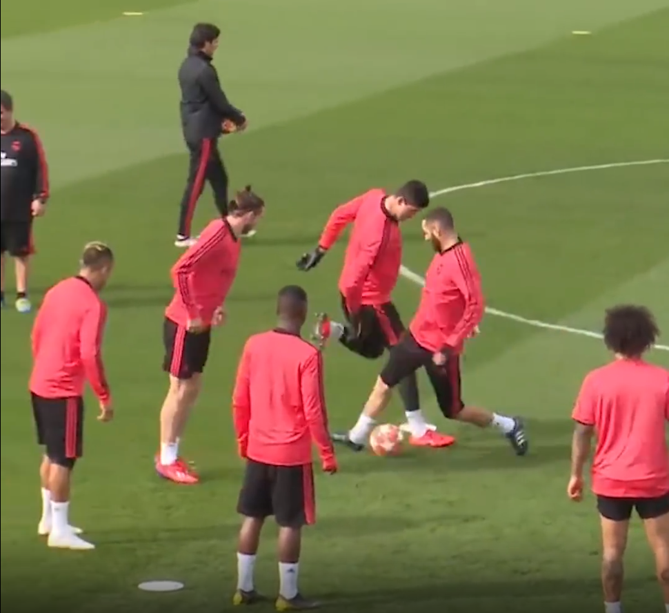 ტიბო კურტუამ ბენზემას ბურთი ფეხებშუა გაუძვრინა (ვიდეო) | belive.ge