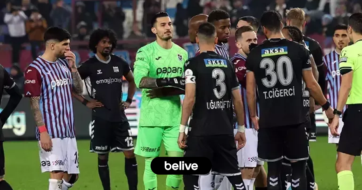 ტრაბზონსპორის მეკარეს პენალტის დარტყმა სურდა, რაც მეტოქე გუნდის ფეხბურთელებმა გააპროტესტეს ...